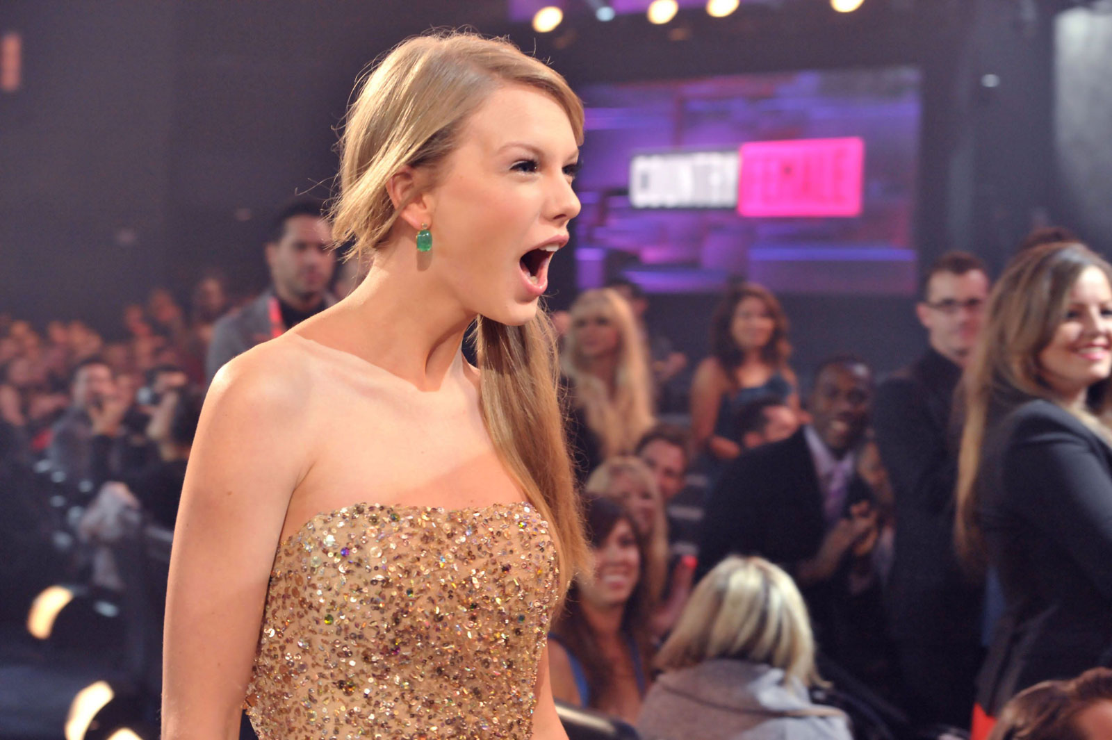 Taylor Swift at 39th Annual American Music Awards in Los Angeles ...