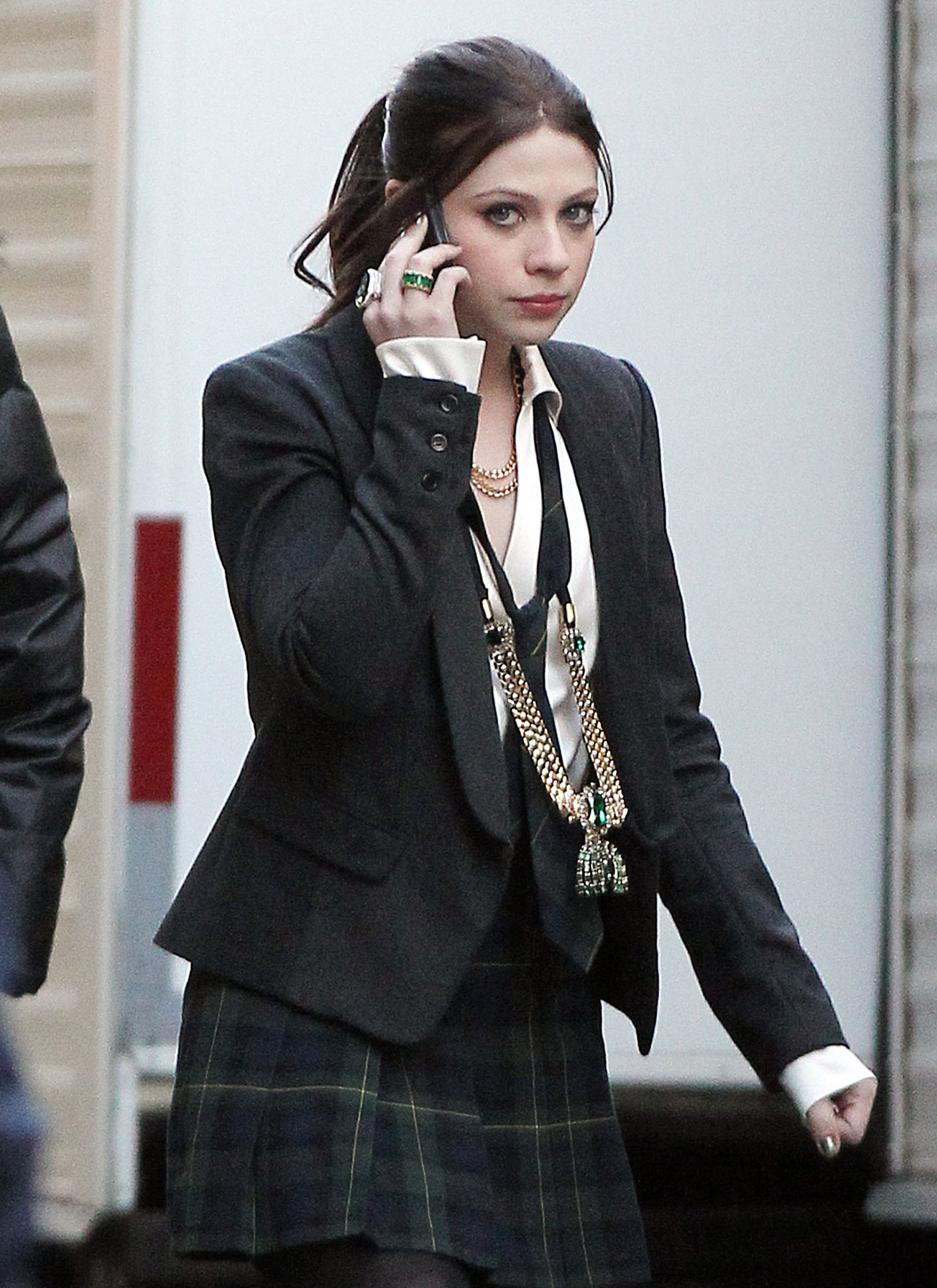 Michelle Trachtenberg at the Gossip Girl Set in New York – HawtCelebs