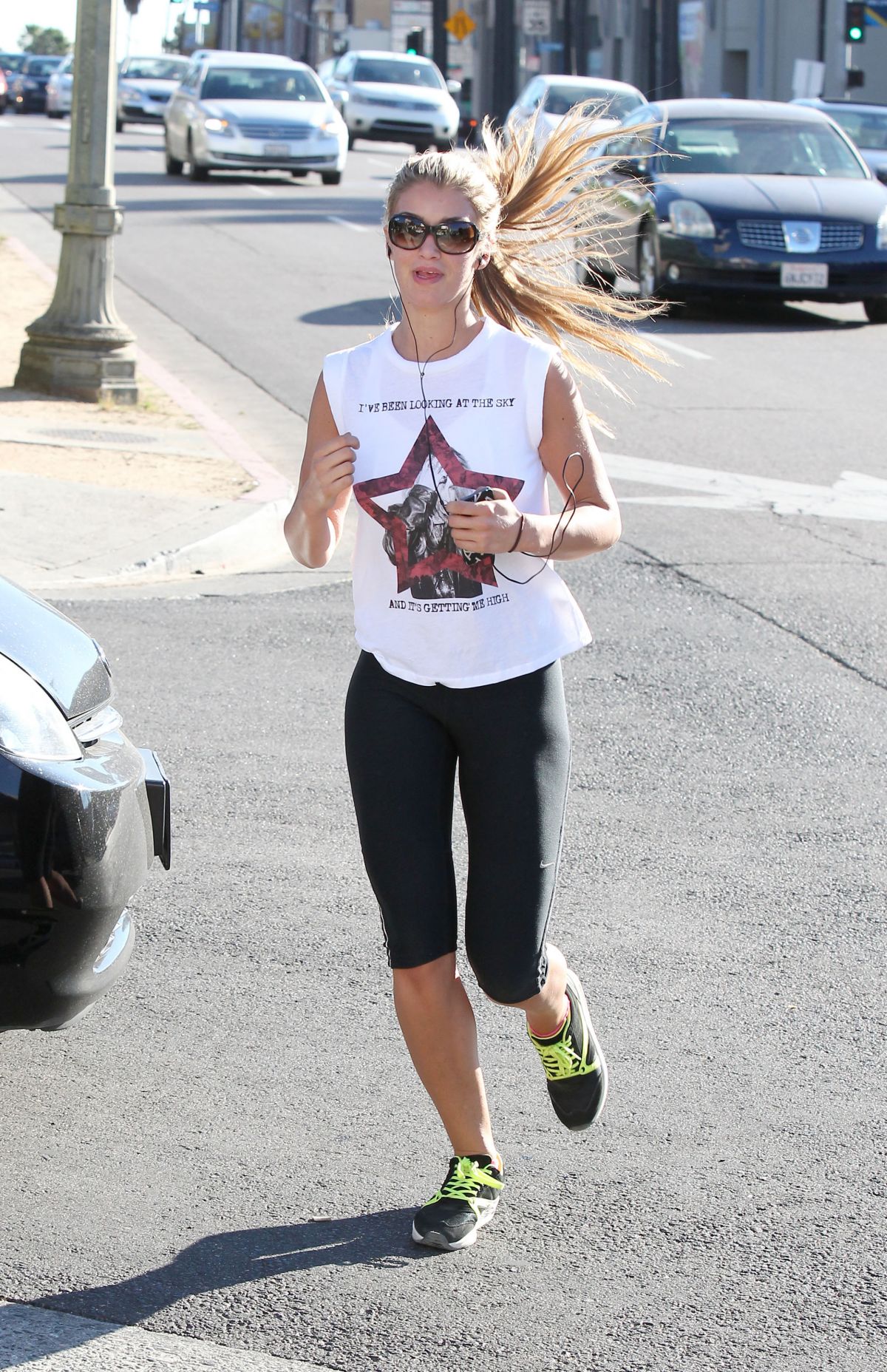 AMY WILLERTON in Tight Leggings Jogging in Los Angeles – HawtCelebs
