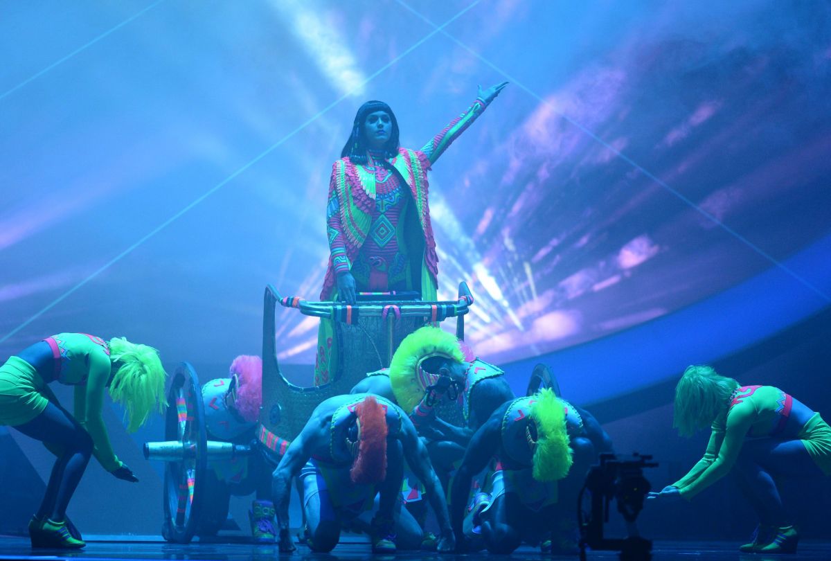 KATY PERRY Performs at 2014 Brits Awards Live Show in London – HawtCelebs