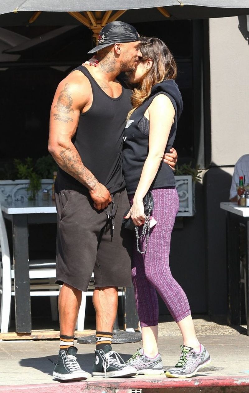 KELLY BROOK and David Mcintosh Share Affection Out in Los Angeles ...