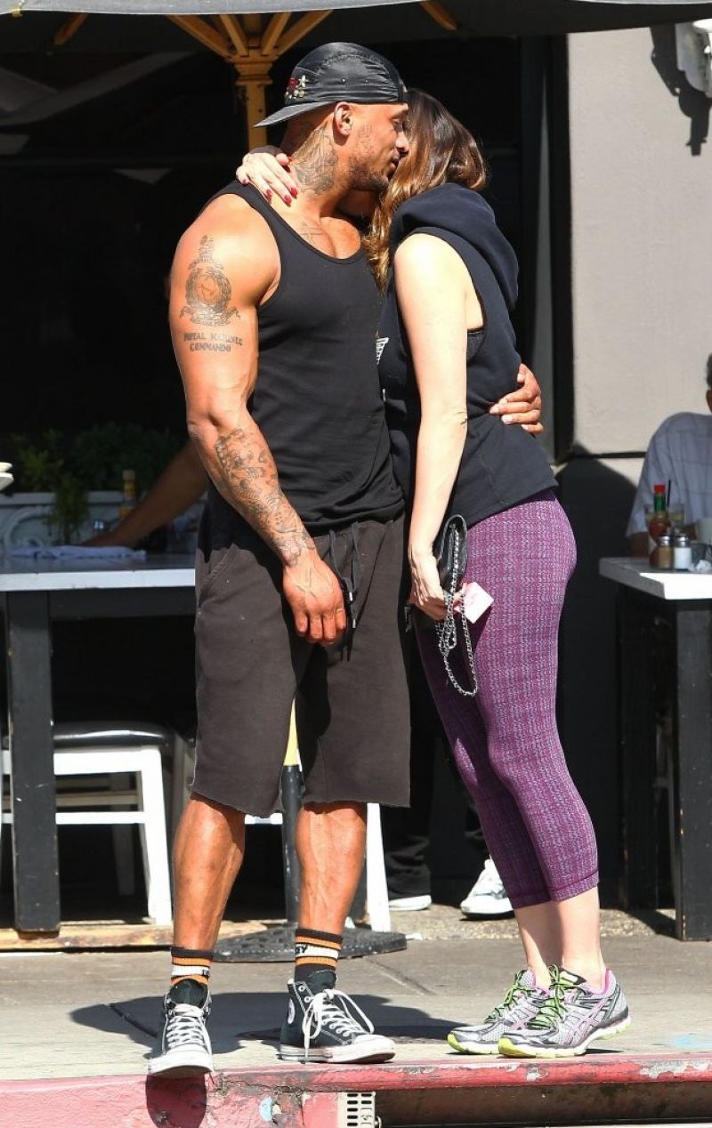 KELLY BROOK and David Mcintosh Share Affection Out in Los Angeles ...