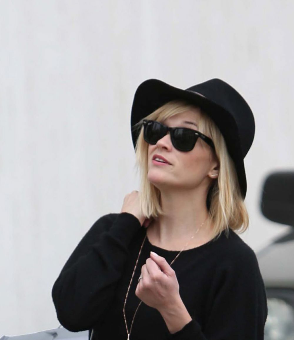 REESE WITHERSPOON Leaves Neyman Marcus in Beverly Hills – HawtCelebs