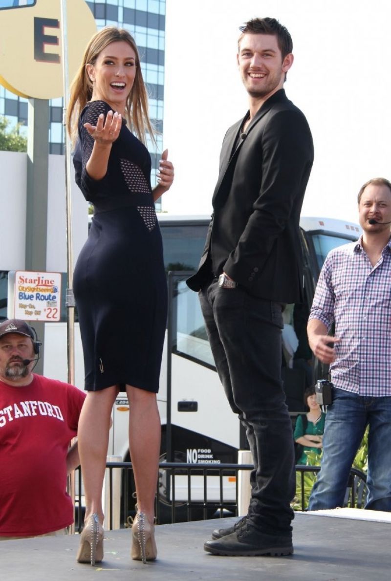 RENEE BARGH on the Set of Extra in Los Angeles – HawtCelebs