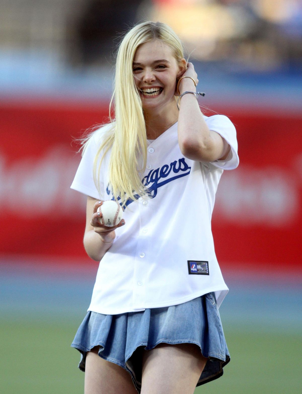 ELLE FANNING Throw First Pitch at Dodger’s Game in Los Angeles – HawtCelebs