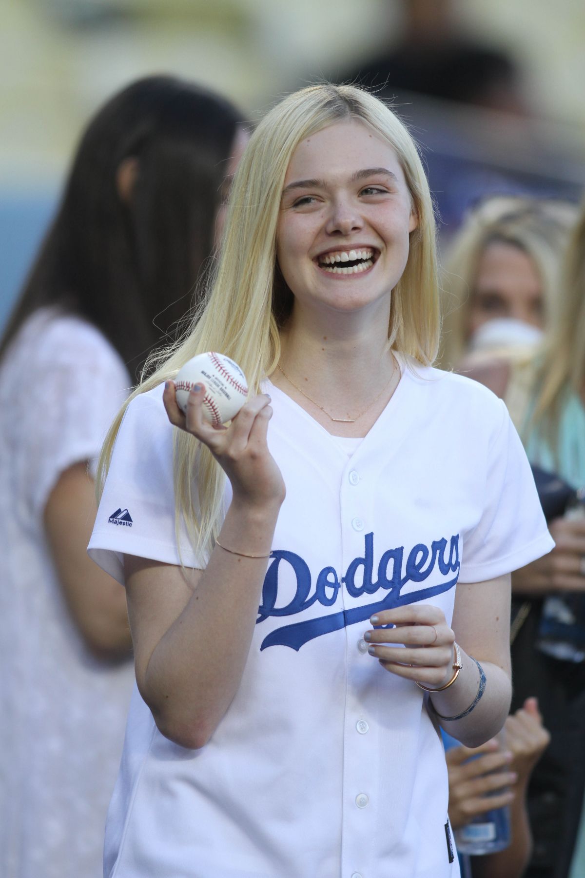 ELLE FANNING Throw First Pitch at Dodger’s Game in Los Angeles – HawtCelebs
