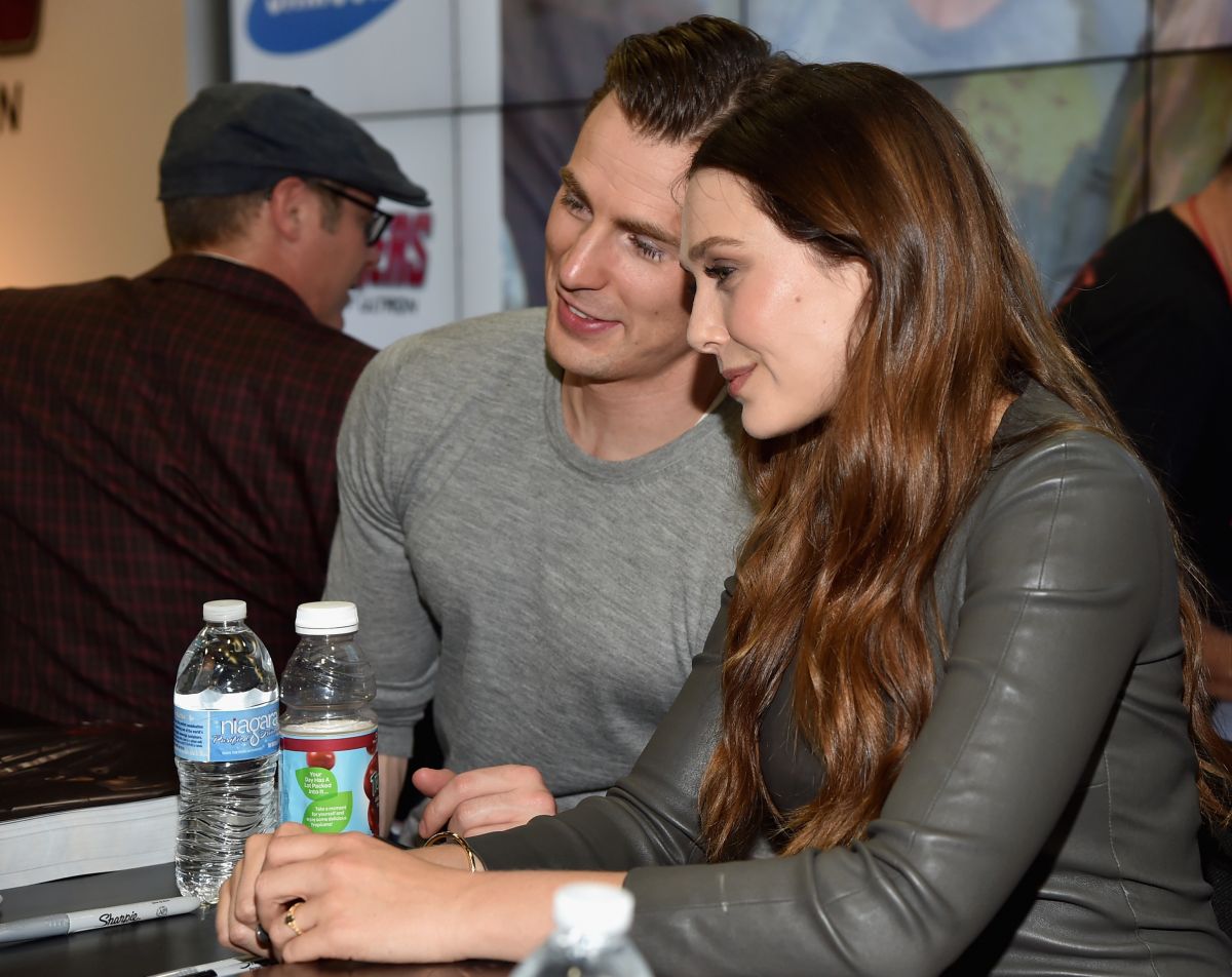 ELIZABETH OLSEN at Avengers: Age of Ultron Booth Signing at Comic-con ...