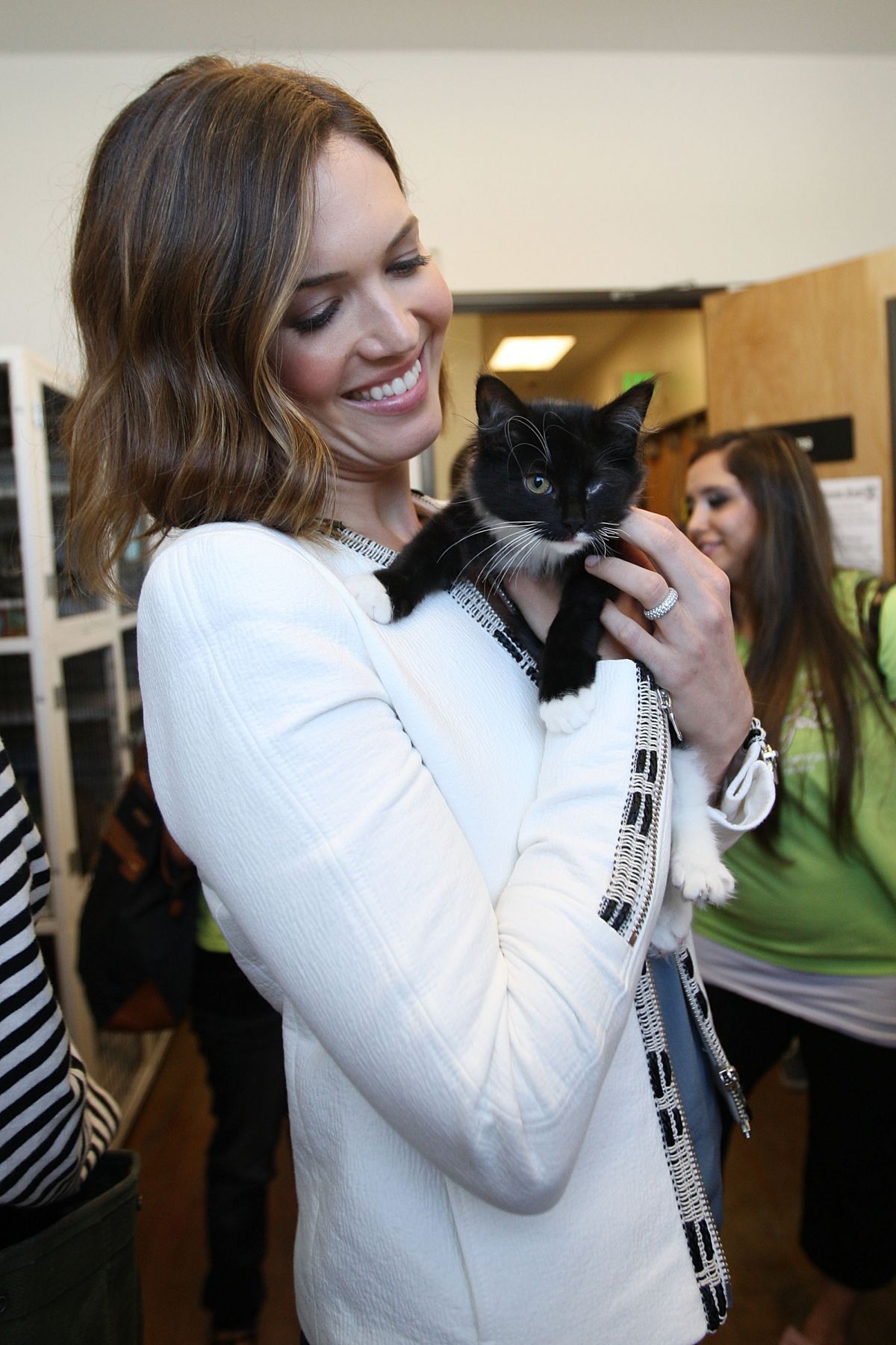MANDY MOORE at Purina Cat Chow Building Better Lives Program in Denver ...