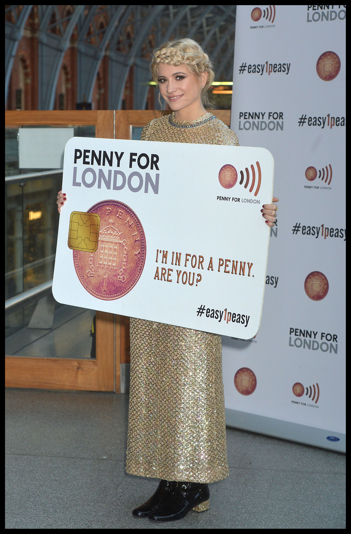 PIXIE LOTT Sings Christmas Carols in Support of Penny for London ...