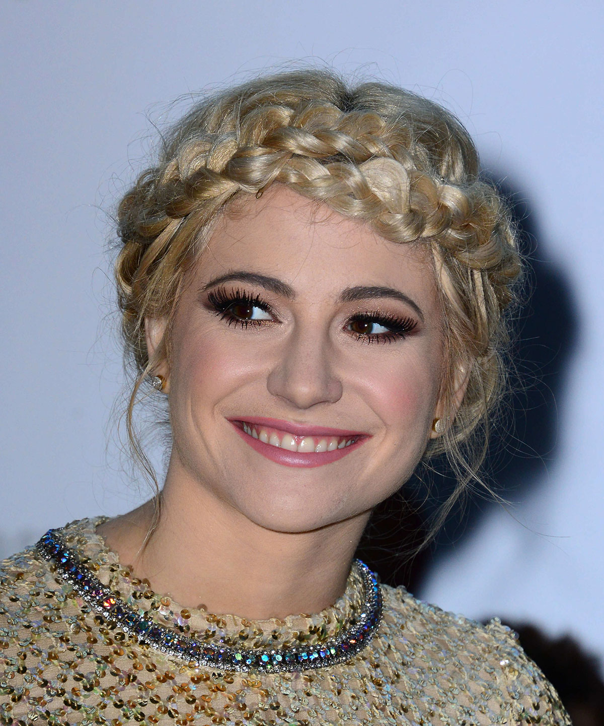 PIXIE LOTT Sings Christmas Carols in Support of Penny for London ...