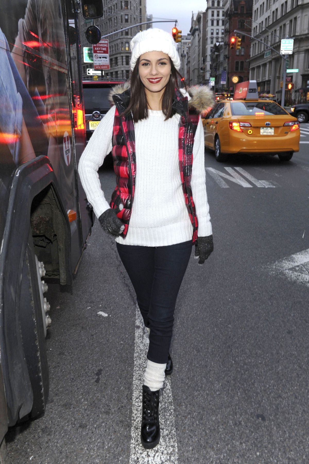 VICTORIA JUSTICE at American Eagle Outfitters #aeogetdownnyc Party Bus ...