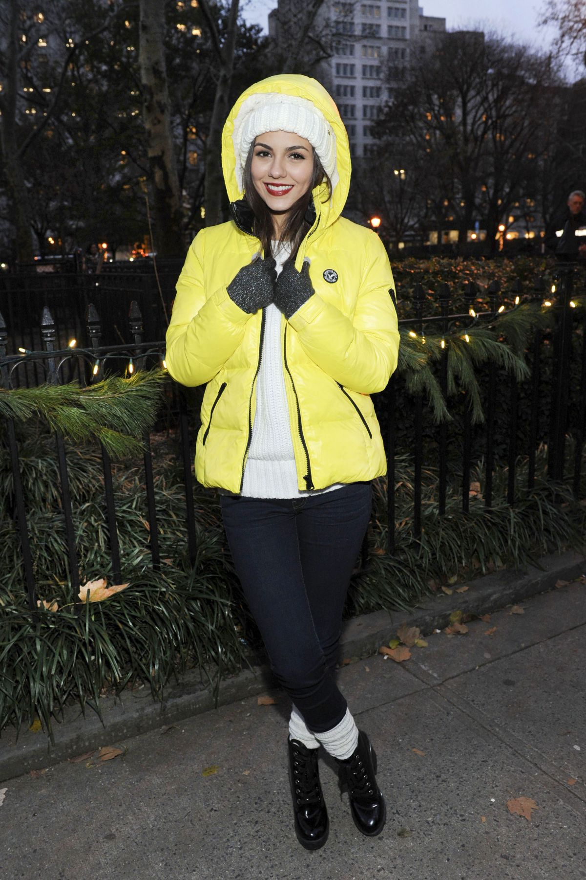 VICTORIA JUSTICE at American Eagle Outfitters #aeogetdownnyc Party Bus ...