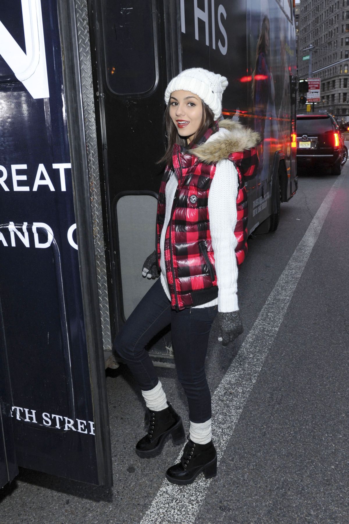 VICTORIA JUSTICE at American Eagle Outfitters #aeogetdownnyc Party Bus ...