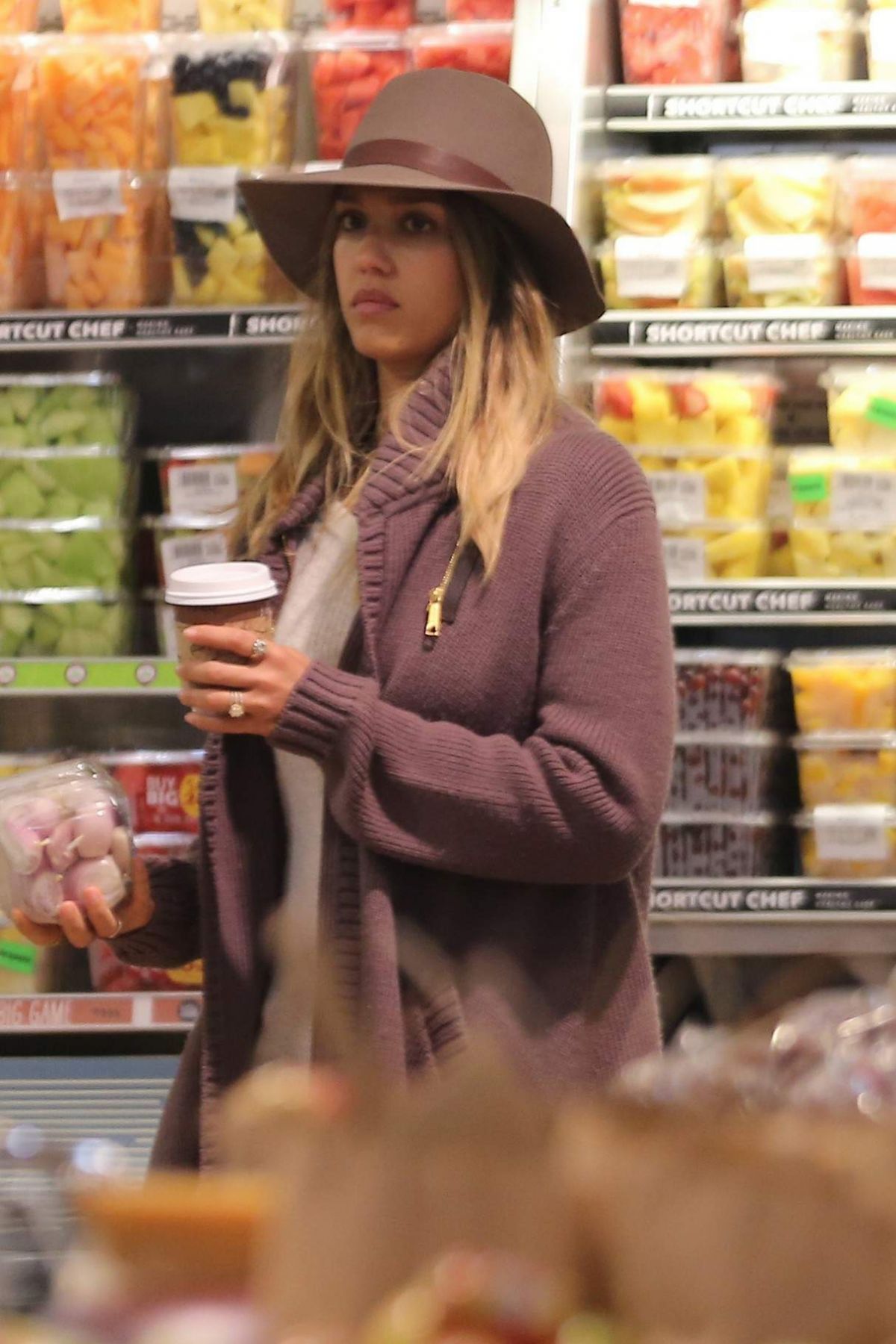 JESSICA ALBA Shopping at Whole Food in Beverly Hills – HawtCelebs