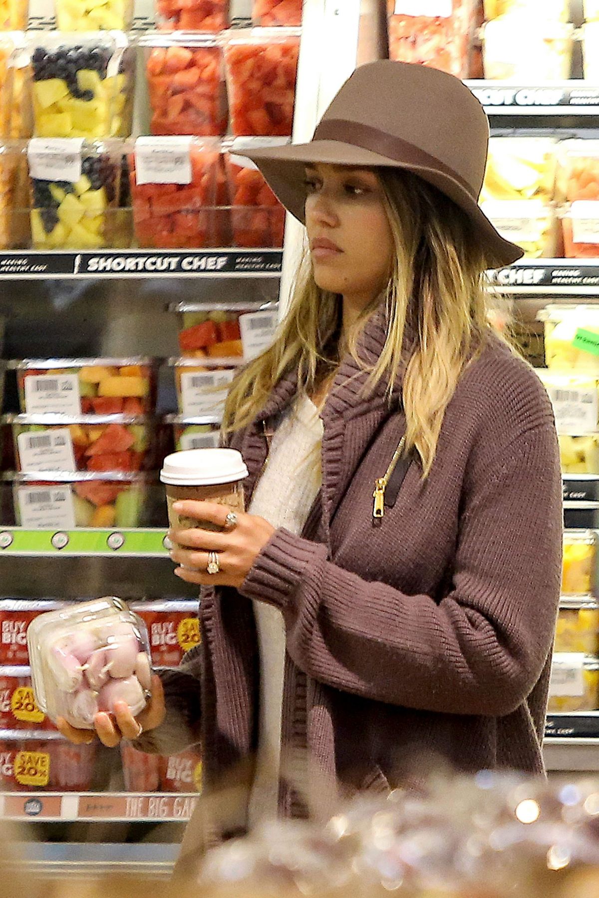 JESSICA ALBA Shopping at Whole Food in Beverly Hills – HawtCelebs