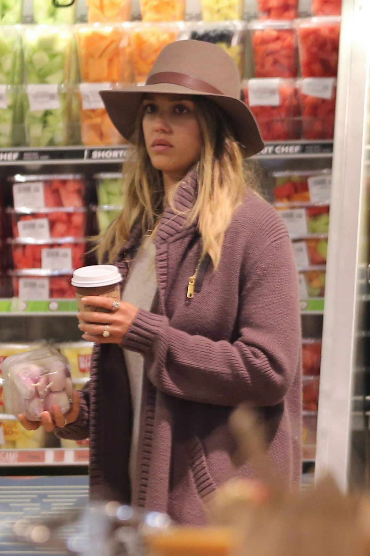 JESSICA ALBA Shopping at Whole Food in Beverly Hills – HawtCelebs