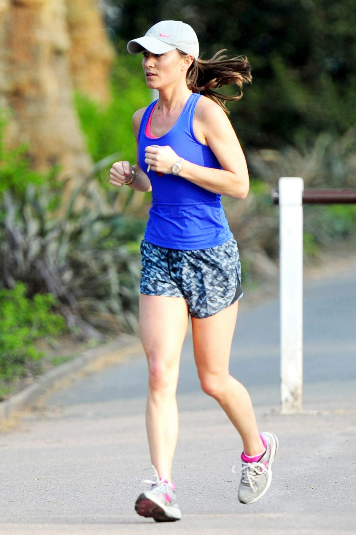 PIPPA MIDDLETON Out Jogging in London 04/12/2015 – HawtCelebs