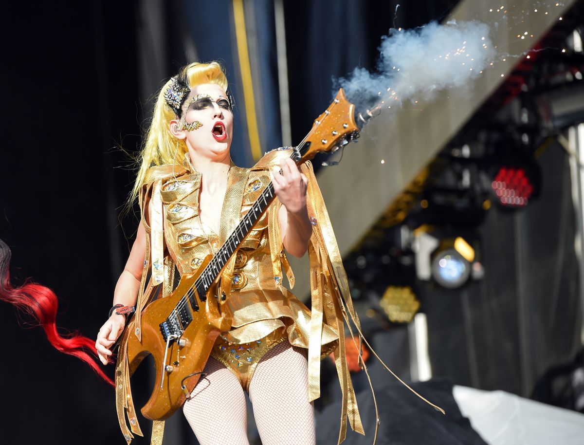 GINA GLEASON Performs at Rock in Rio USA 2015 in Las Vegas – HawtCelebs