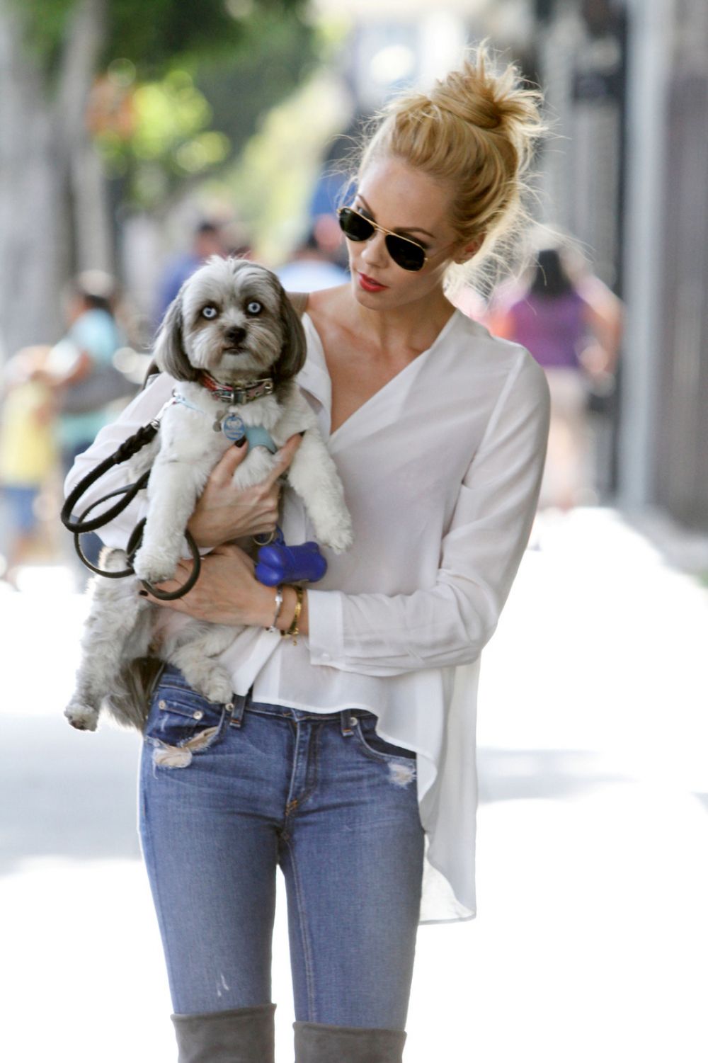 LAURA VANDERVOORT Walks Her Dog Out in Los Angeles 05/11/2015 – HawtCelebs