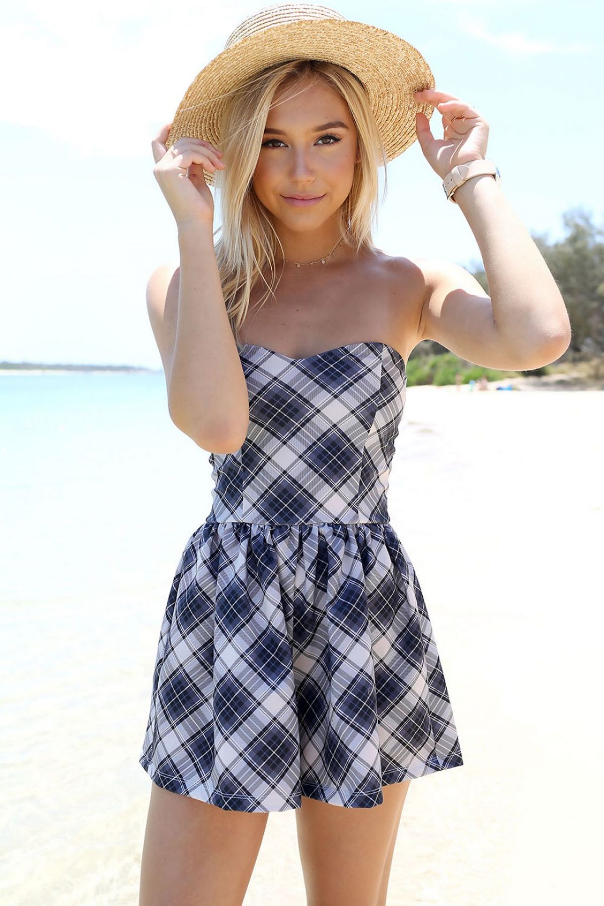 ALEXIS REN – Sabo Skirt 2015 Collection – HawtCelebs