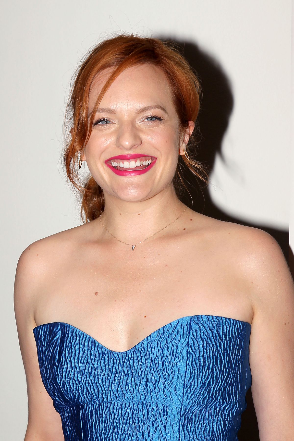 ELISABETH MOSS at Queen of Earth Premiere in New York – HawtCelebs