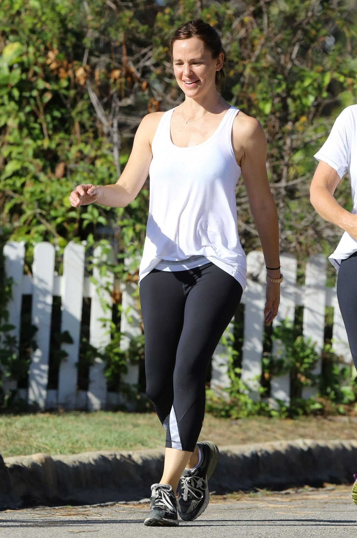 JENNIFER GARNER Out Jogging in Los Angeles 08/30/2015 – HawtCelebs