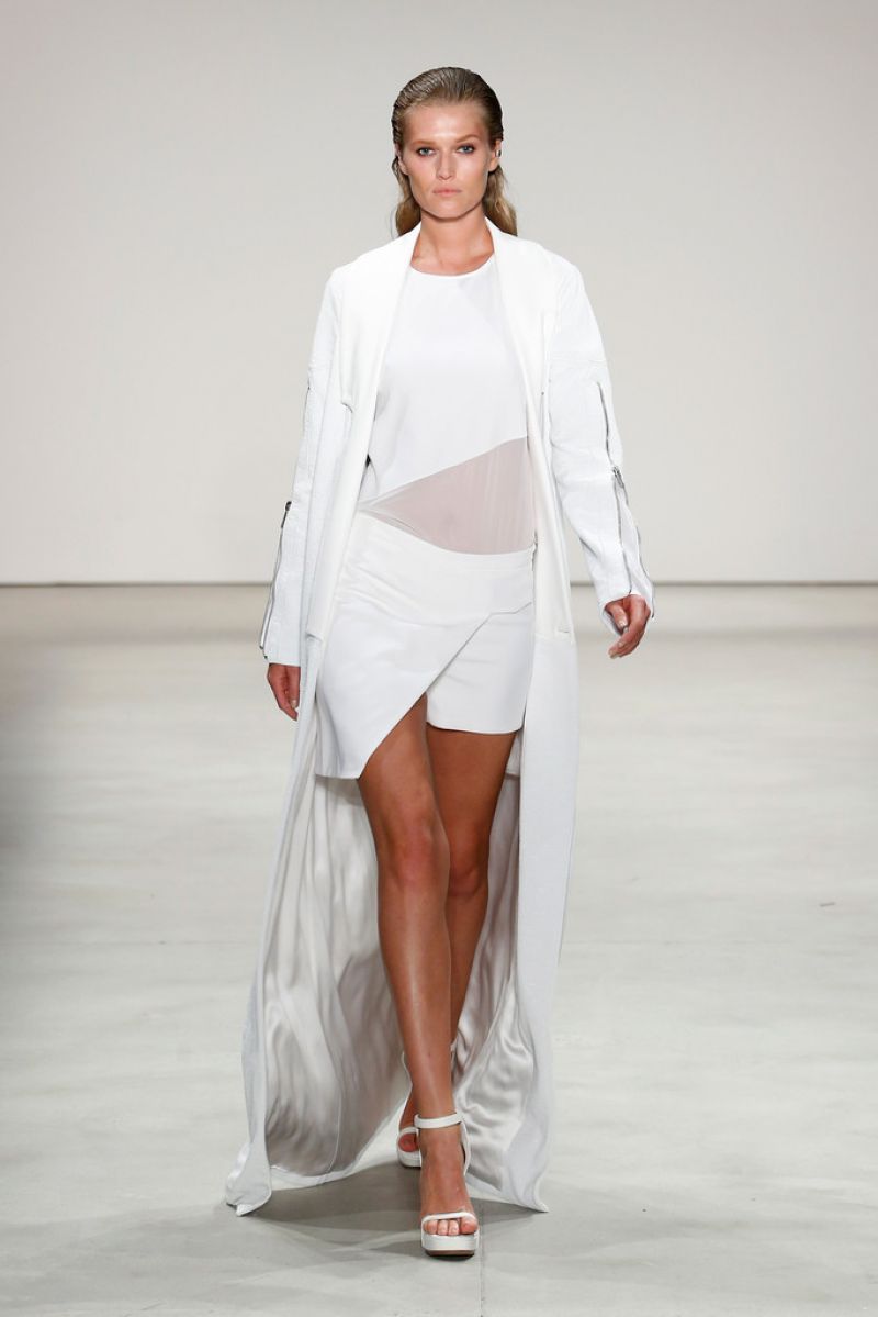 TONI GARRN at Karigam Fashion Show in New York – HawtCelebs