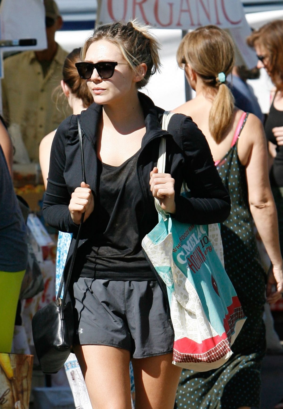 ELIZABETH OLSEN Shopping at Farmers’ Market in Studio City 10/11/2015 ...