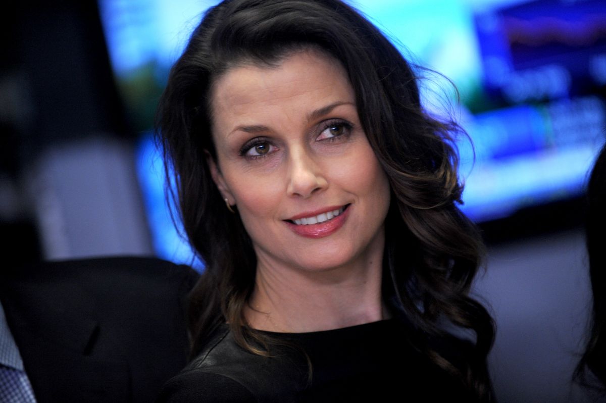 BRIDGET MOYNAHAN at New York Stock Exchange on Wall Street 01/25/2016 ...