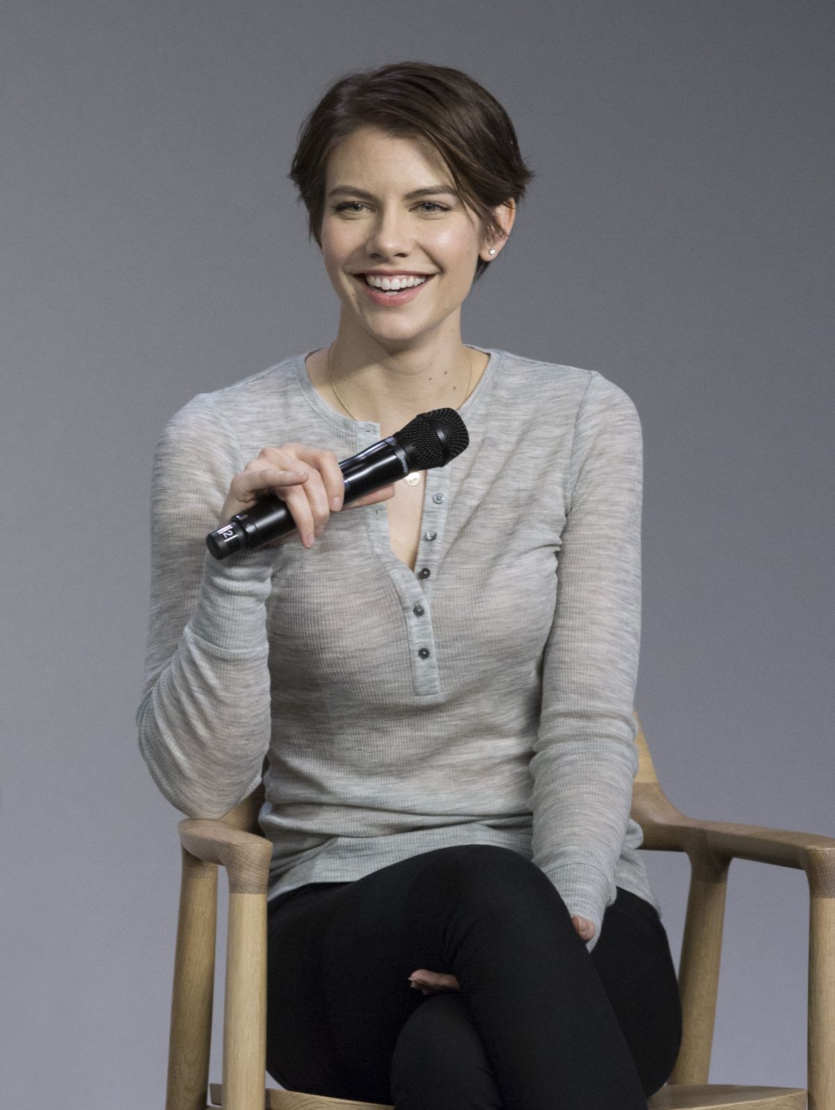 LAUREN COHAN at Meet the Actor The Walking Dead Apple Soho Store in New ...