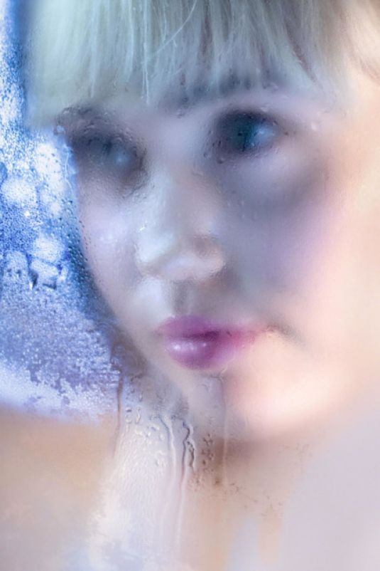 MILAY CYRUS by Marilyn Minter – HawtCelebs