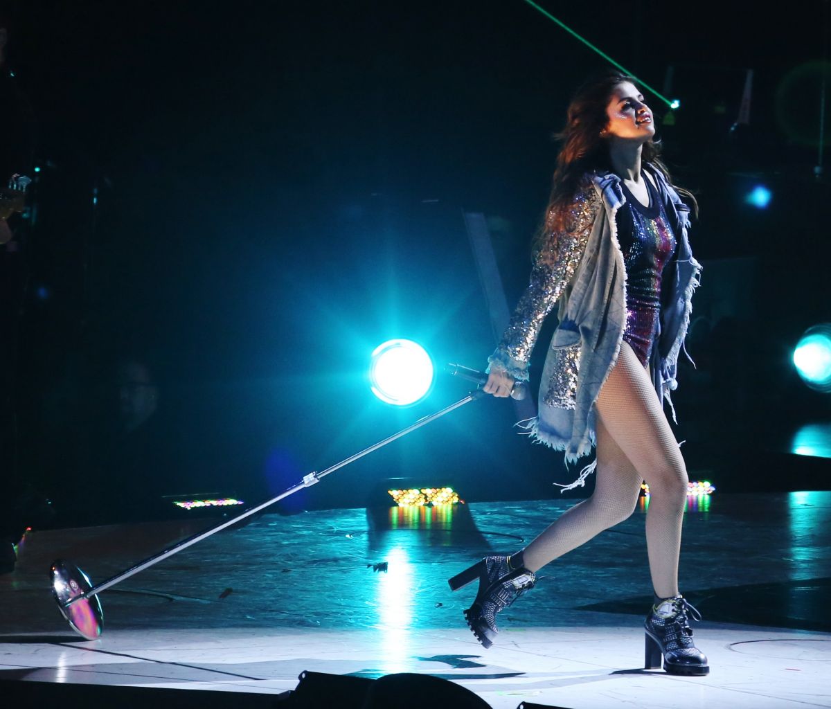 SELENA GOMEZ Performs at Revival World Tour in Vancouver 05/14/2016 ...