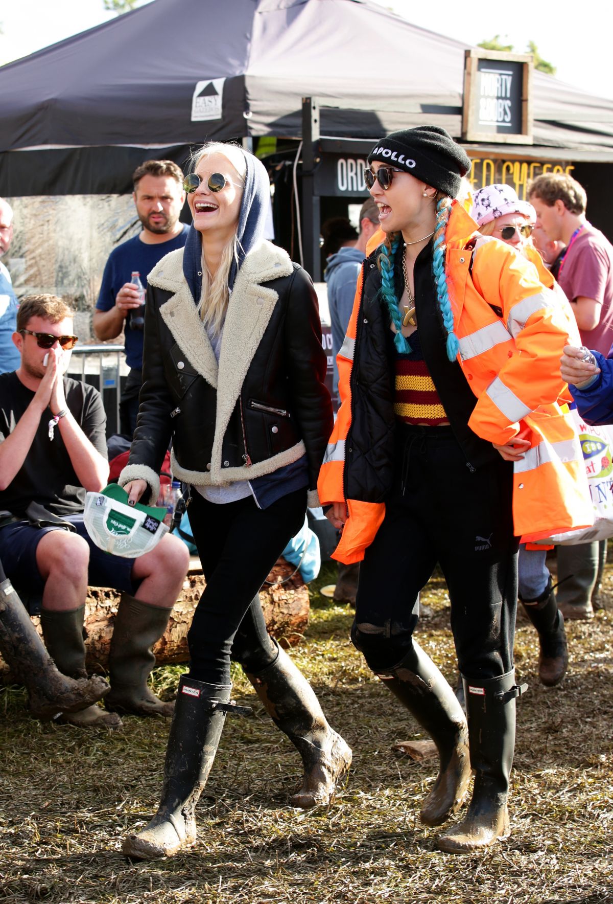 CARA DELEVINGNE, SUKI WATERHOUSE and POPPY DELEVINGNE at 2016 ...