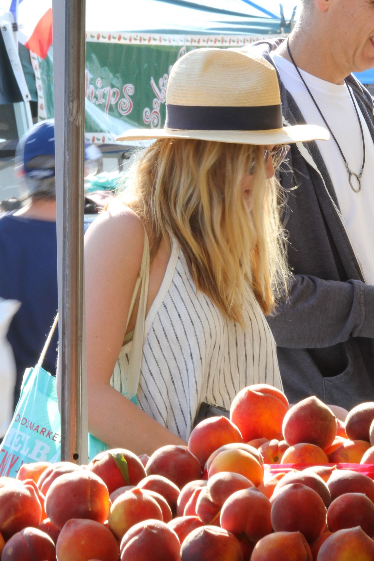ELIZABETH OLSEN at a Farmers Market in Studio City 06/26/2016 – HawtCelebs
