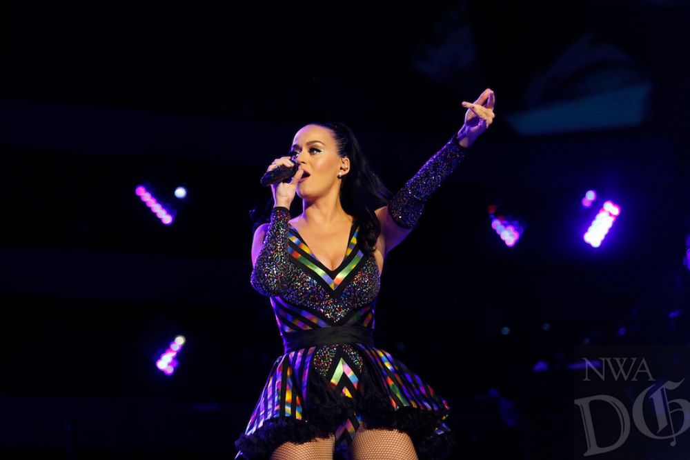 KATY PERRY Performs at Walmart Shareholders Event 06/03/2016 – HawtCelebs