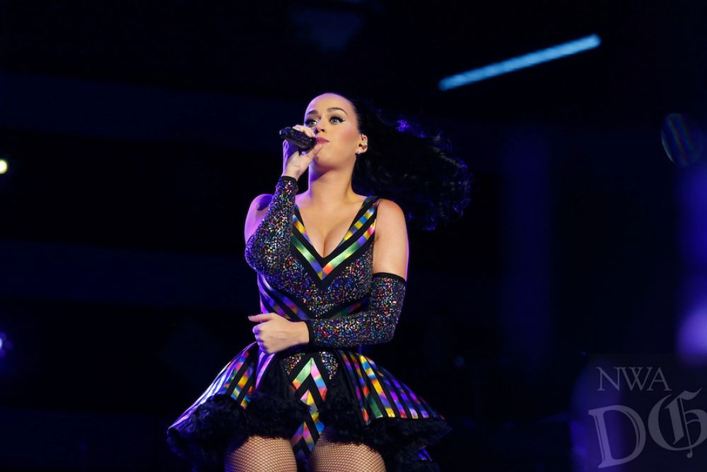 KATY PERRY Performs at Walmart Shareholders Event 06/03/2016 – HawtCelebs