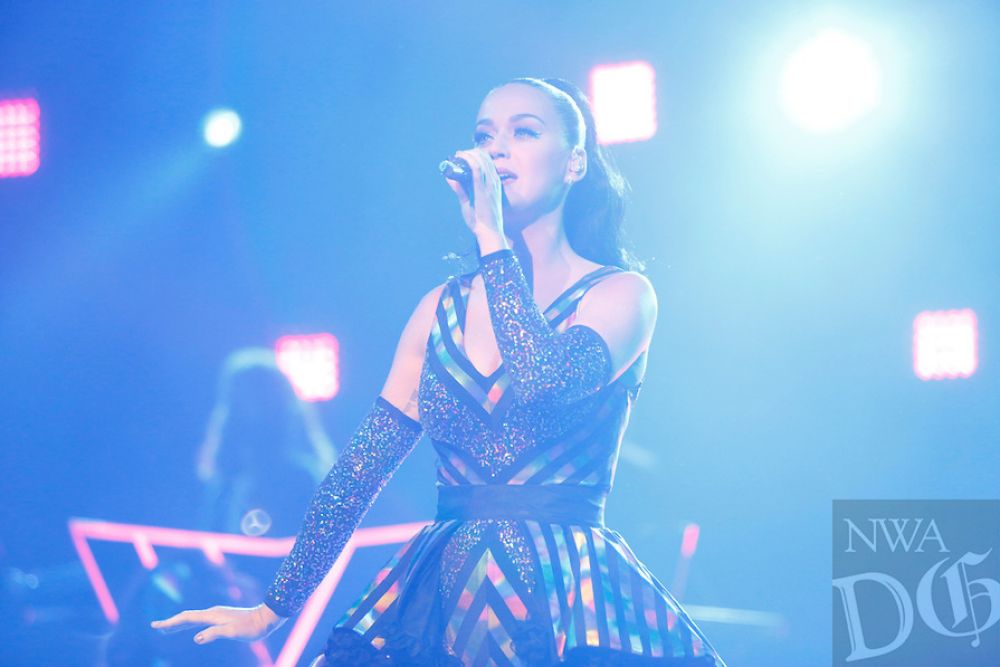 KATY PERRY Performs at Walmart Shareholders Event 06/03/2016 – HawtCelebs