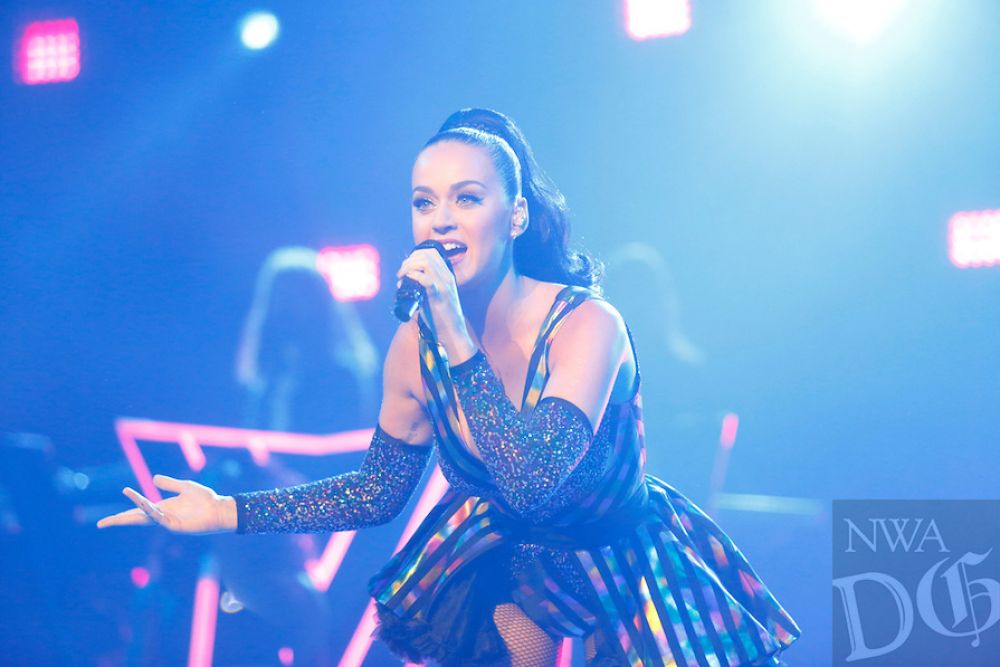 KATY PERRY Performs at Walmart Shareholders Event 06/03/2016 – HawtCelebs