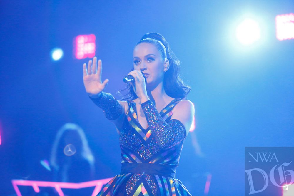 KATY PERRY Performs at Walmart Shareholders Event 06/03/2016 – HawtCelebs