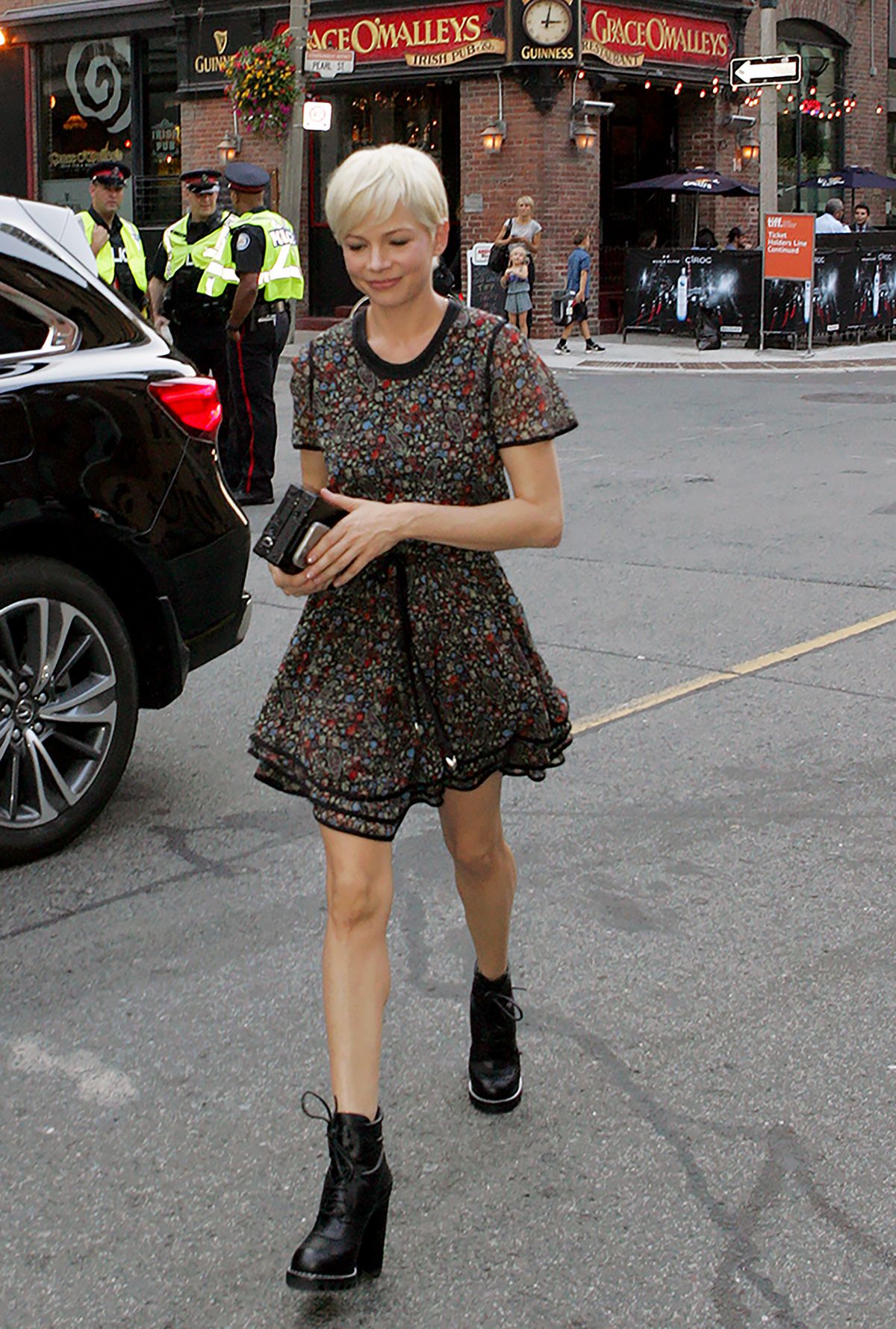 MICHELLE WILLIAMS Out and About in Toronto 09/13/2016 – HawtCelebs