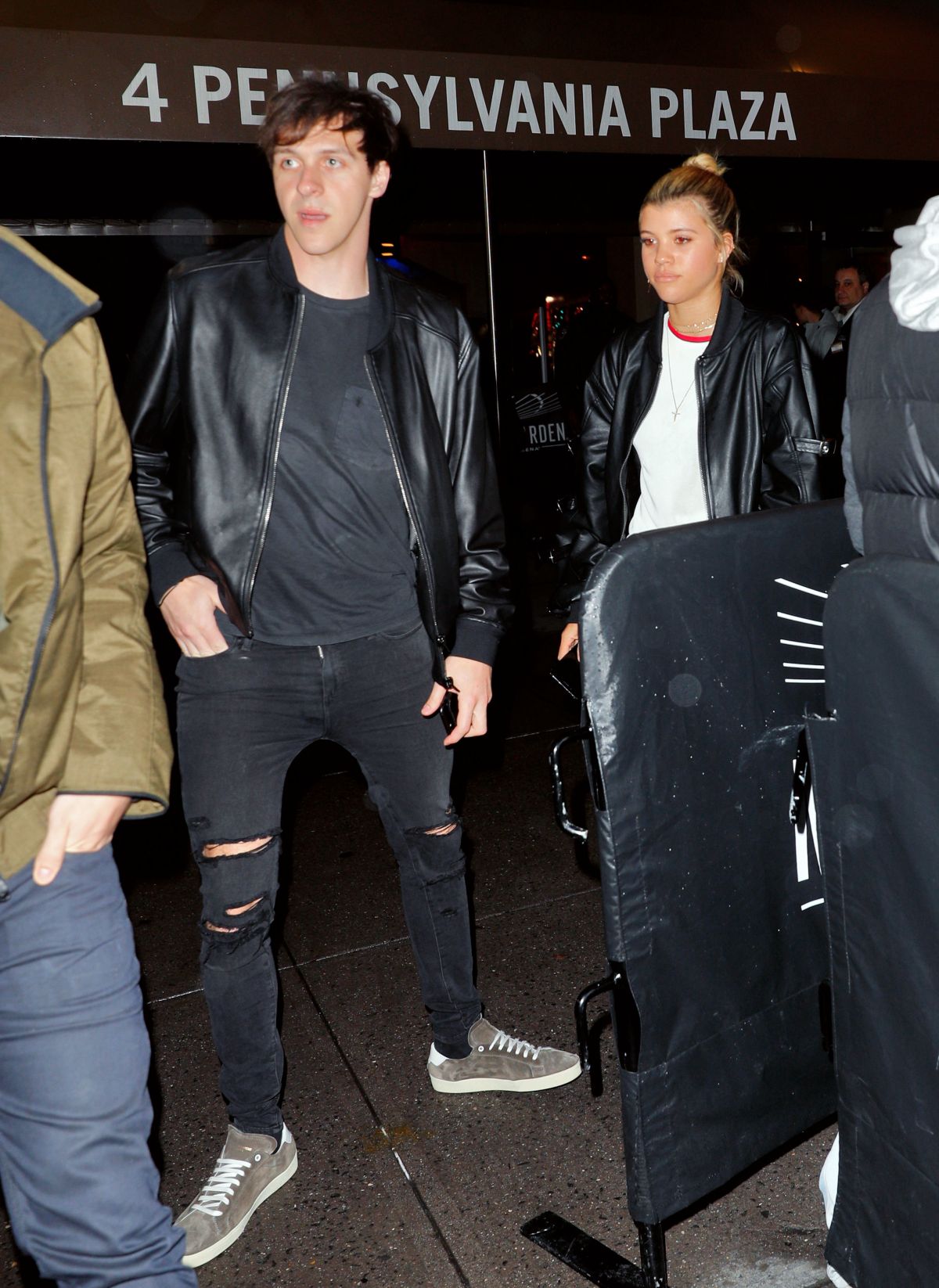 SOFIA RICHIE at Knicks vs Magic Game at Madison Square Garden 01/02 ...