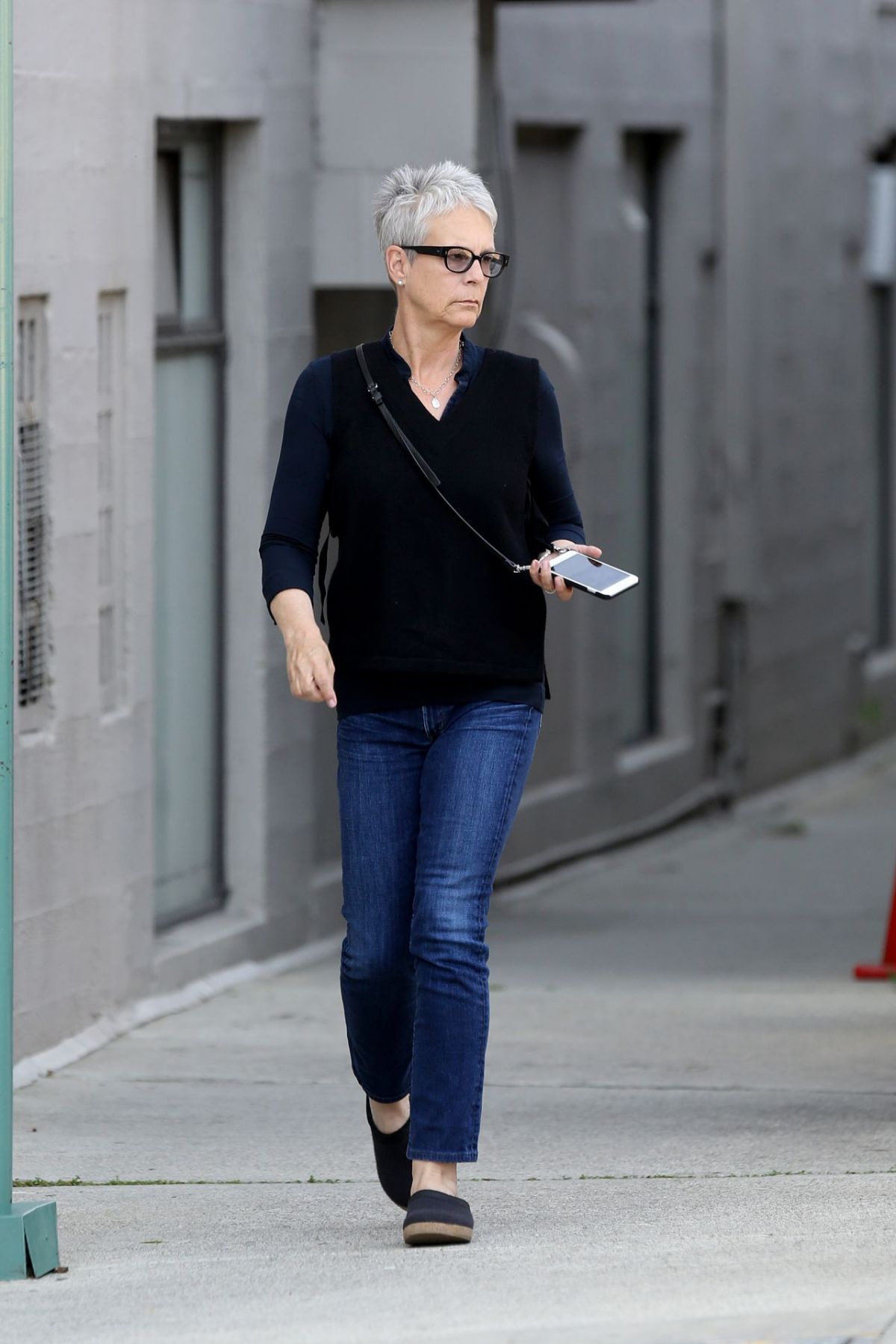 JAMIE LEE CURTIS Out and About in Beverly Hills 04/10/2017 – HawtCelebs