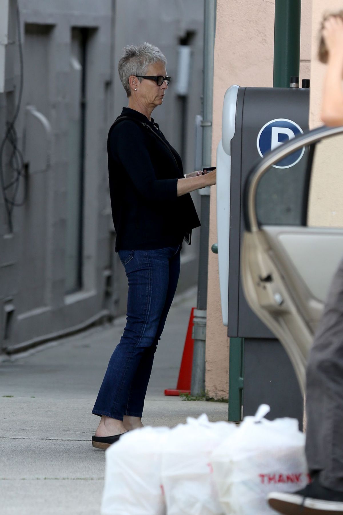 JAMIE LEE CURTIS Out and About in Beverly Hills 04/10/2017 – HawtCelebs