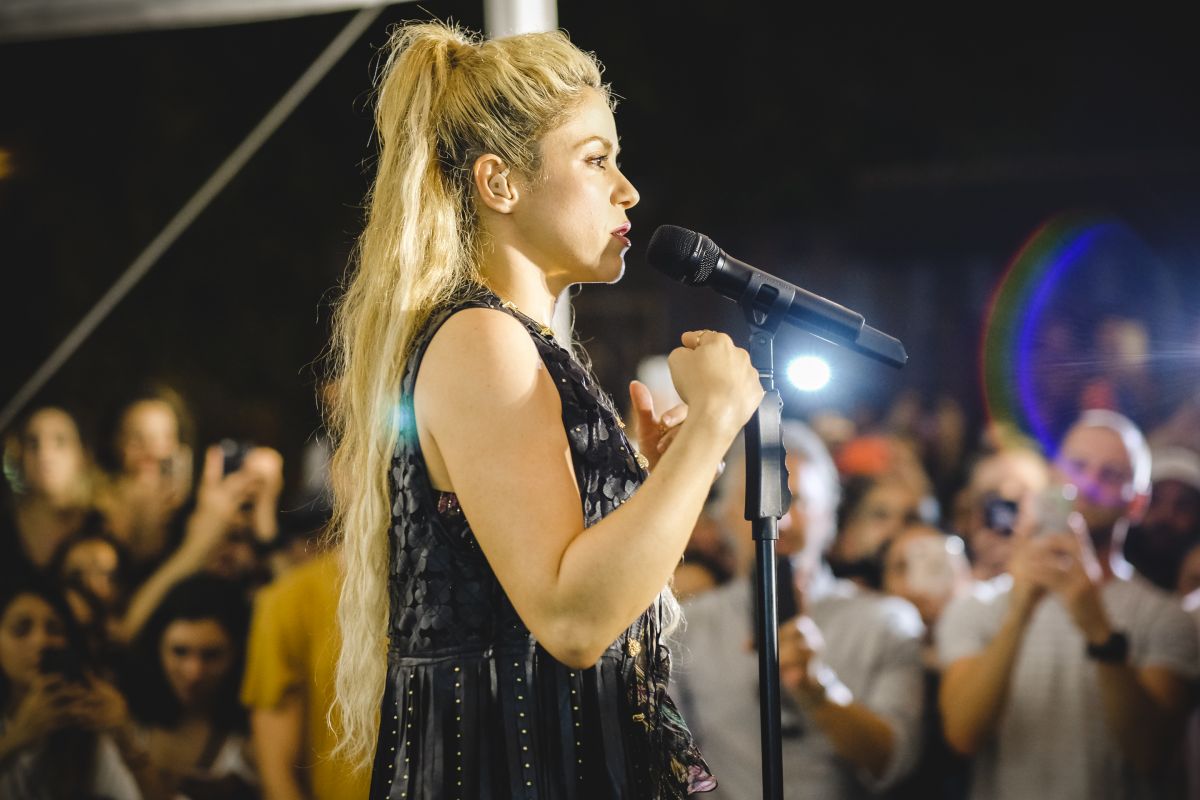 SHAKIRA at Intimate Miami Open Air Venue on Memorial Day Weekend 05/27 ...