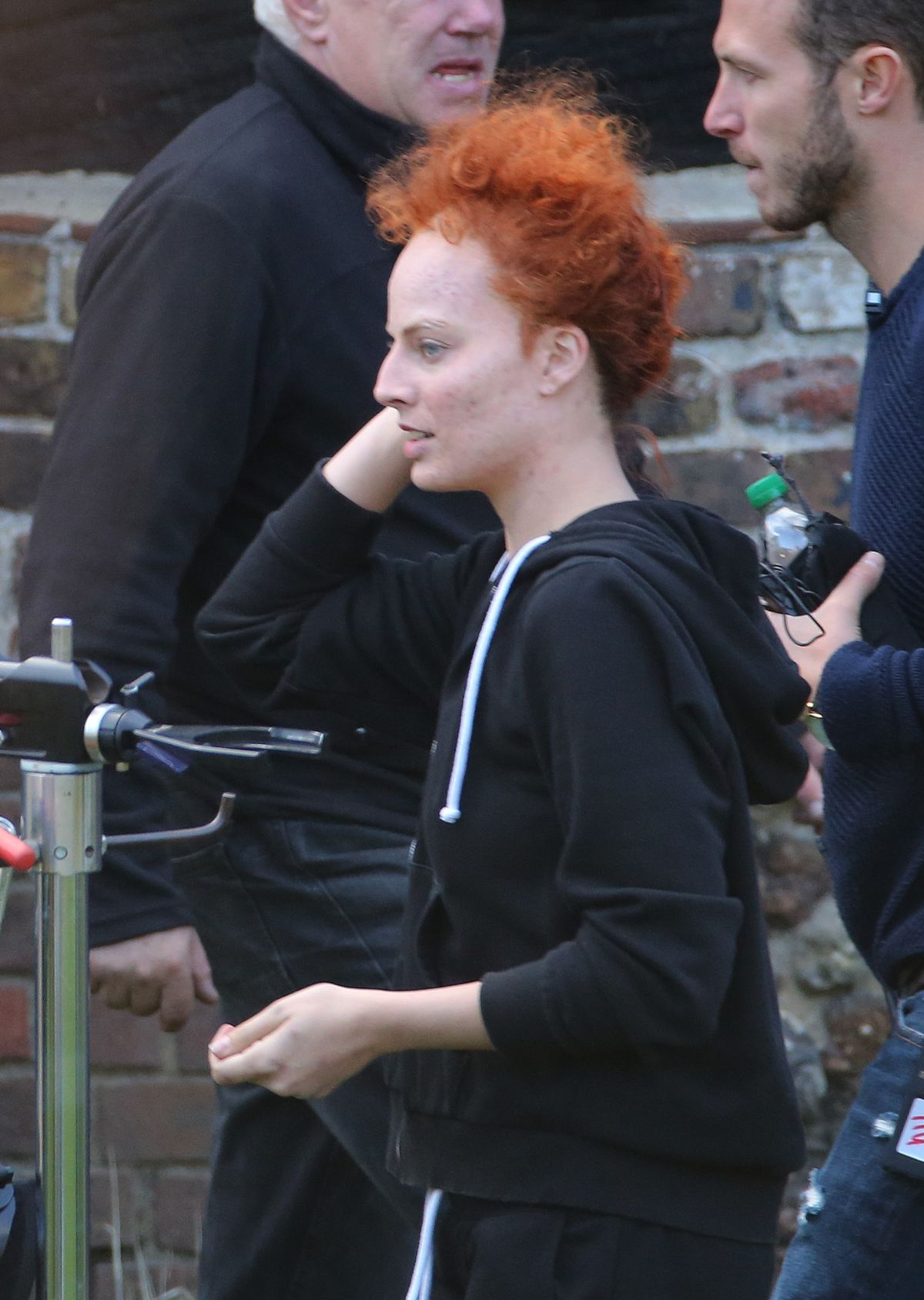 MARGOT ROBBIE as Queen Elizabeth I on the Set of Mary Queen of Scots ...