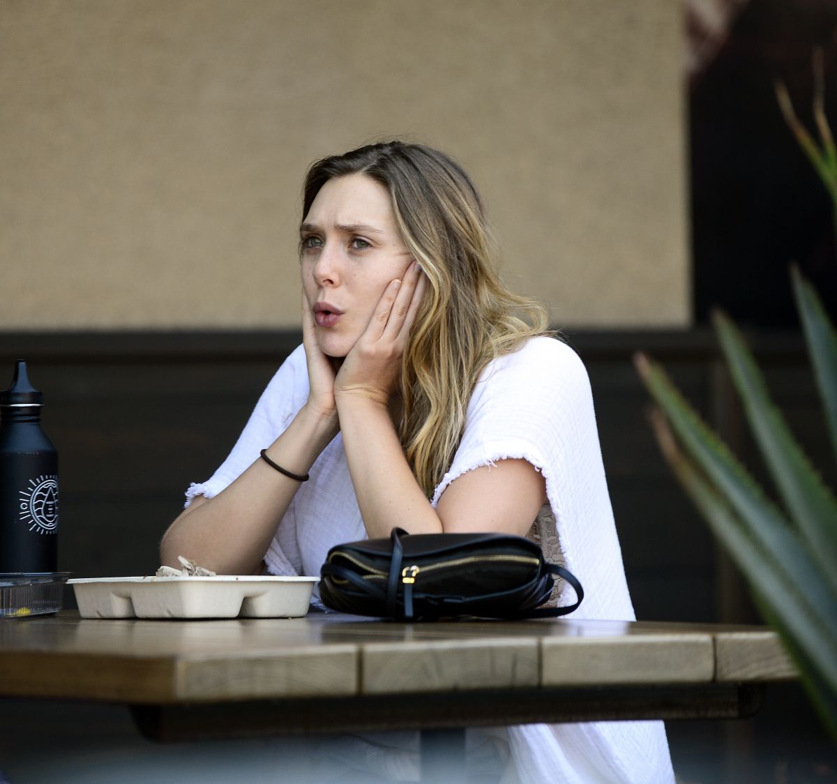 ELIZABETH OLSEN Out for Lunch at Erewhon Natural Foods in Los Angeles ...