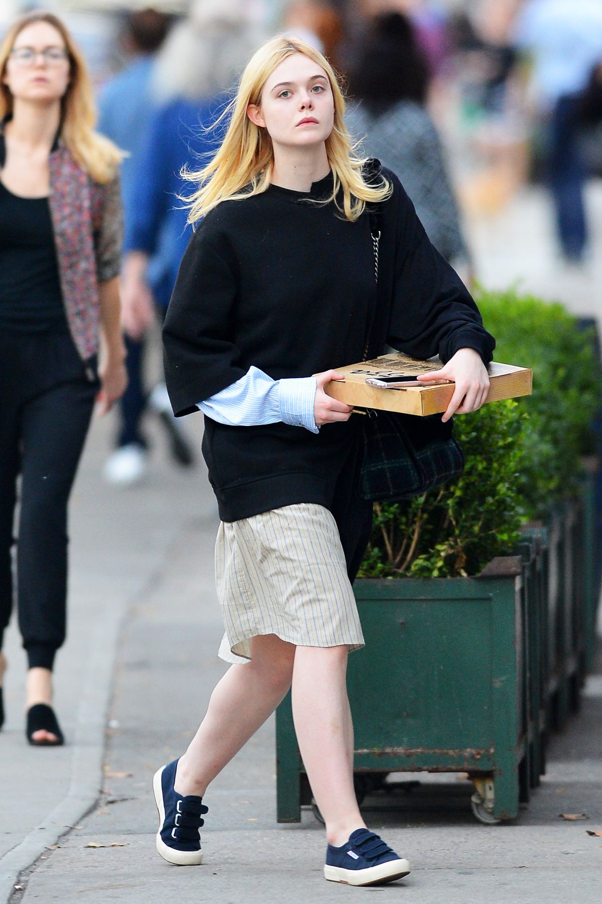 ELLE FANNING Picks Up a Pizza in New York 10/05/2017 – HawtCelebs
