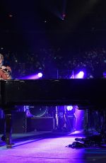 MILEY CYRUS Performs Live at Madison Square Garden in New York 09/30 ...