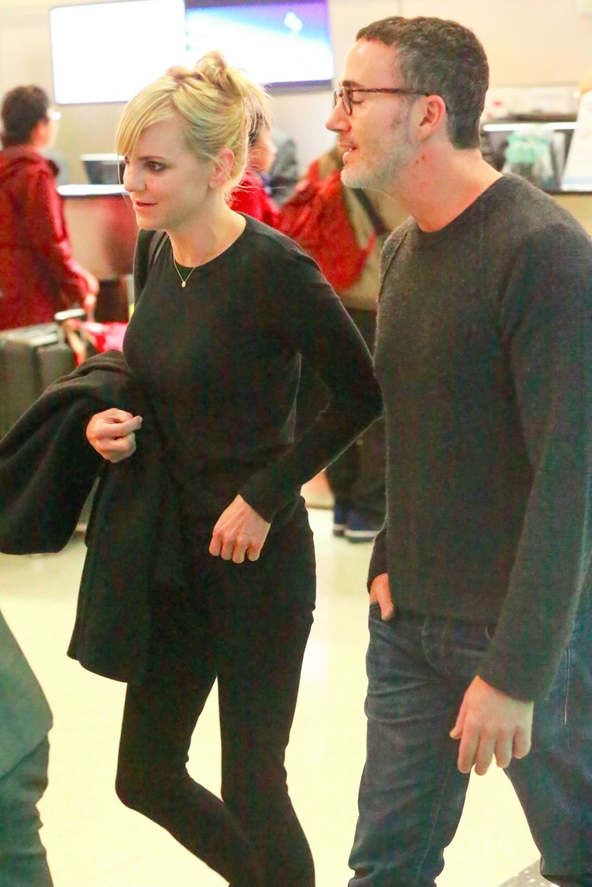 ANNA FARIS and Michael Barrett at LAX Airport in Losa Angeles 11/11 ...