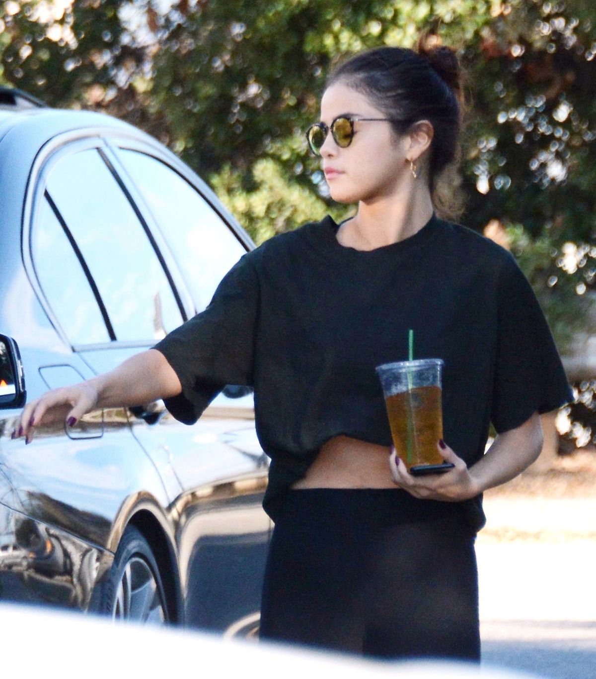SELENA GOMEZ Out for Iced Tea in Los Angeles 11/05/2017 – HawtCelebs